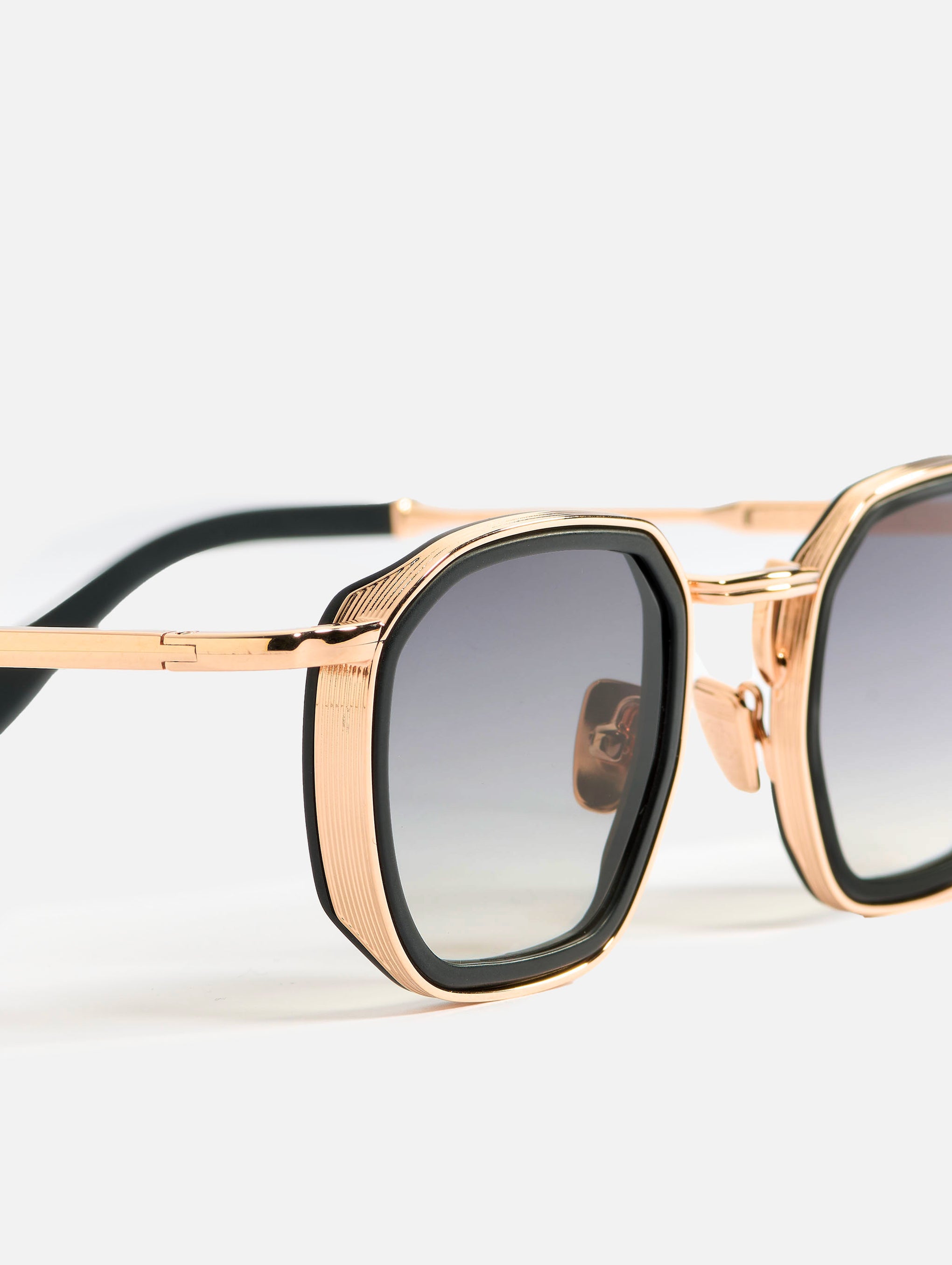 Leo - C114 – John Dalia